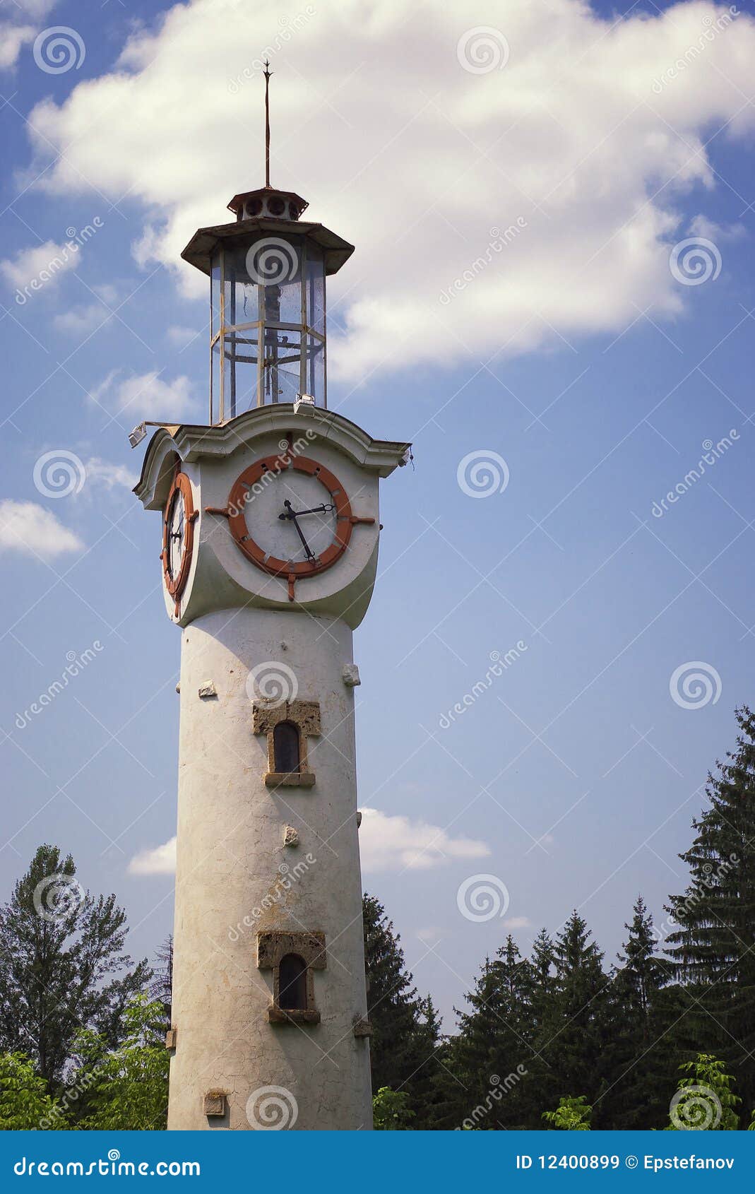 Faro con el reloj imagen de archivo. Imagen de viejo - 12400899