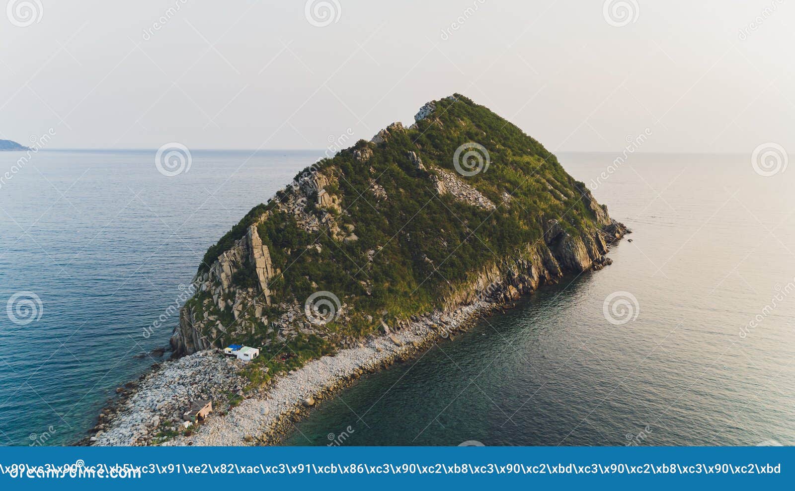 Faro De Cabo Chirikov. Mar De Okhotsk. Foto de archivo - Imagen de ...