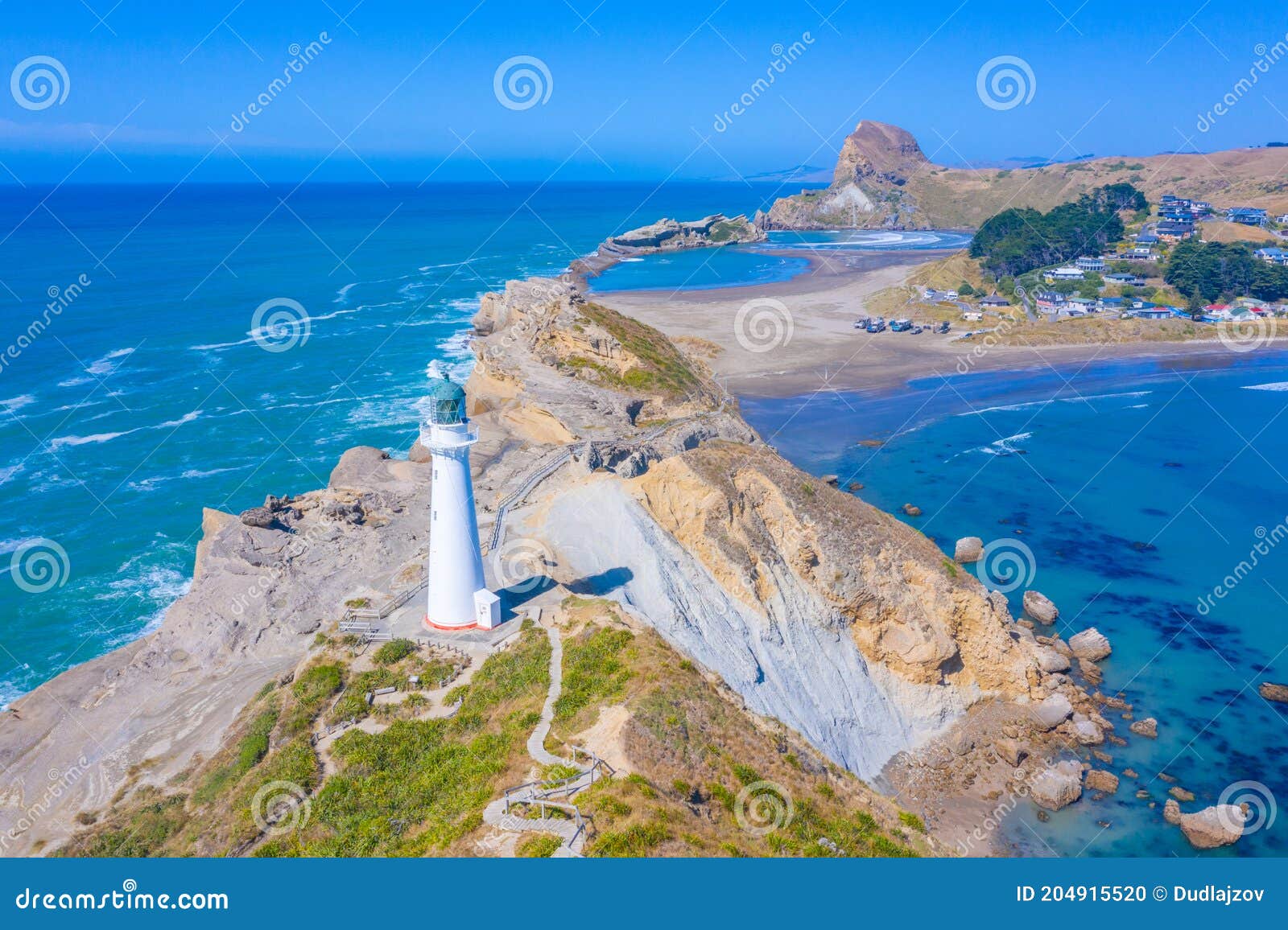 Faro De Castlepoint En Nueva Zelanda Foto de archivo - Imagen de playa ...