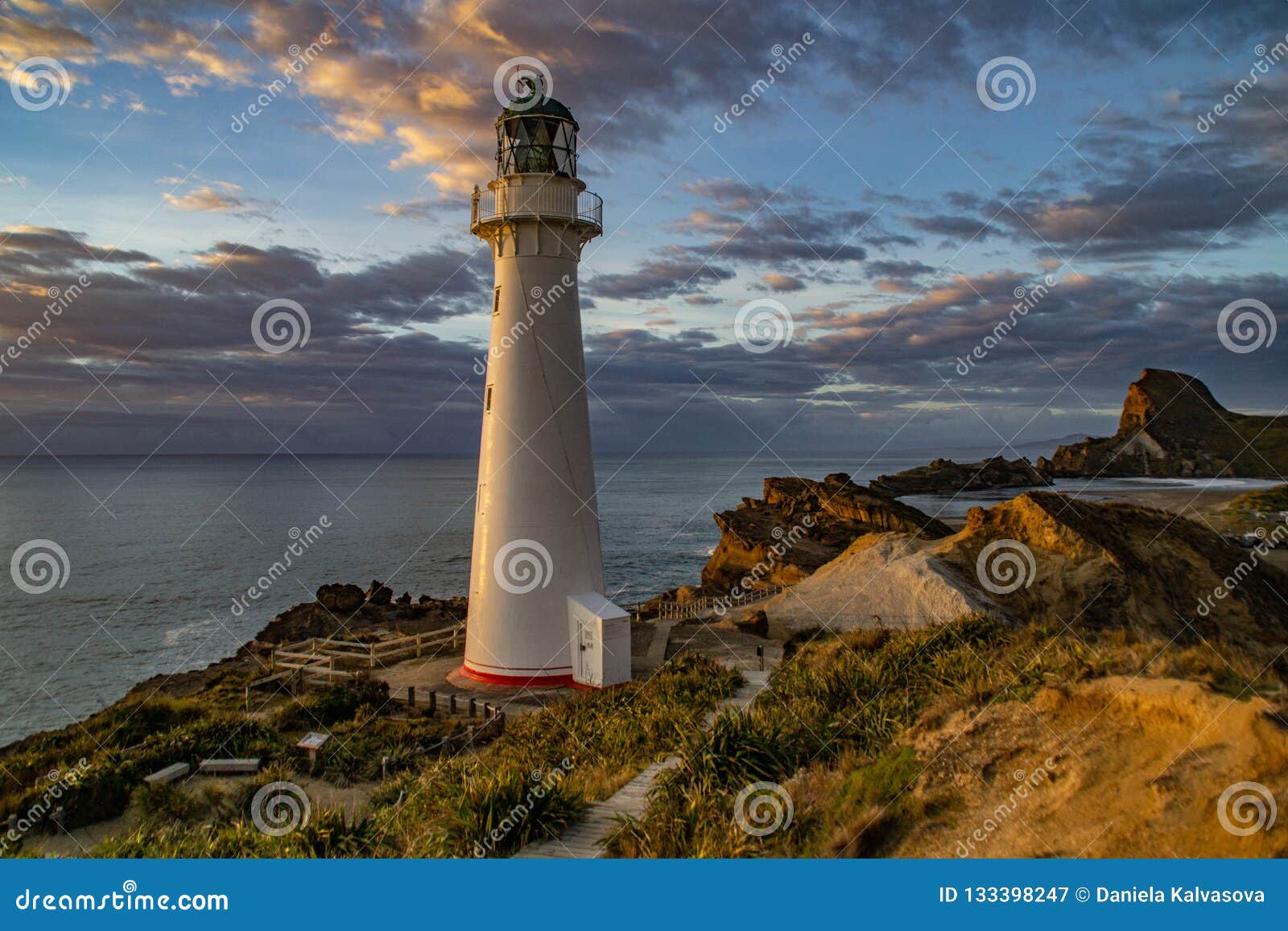 Faro De Castlepoint, Isla Del Norte, Nueva Zelanda Imagen de archivo ...