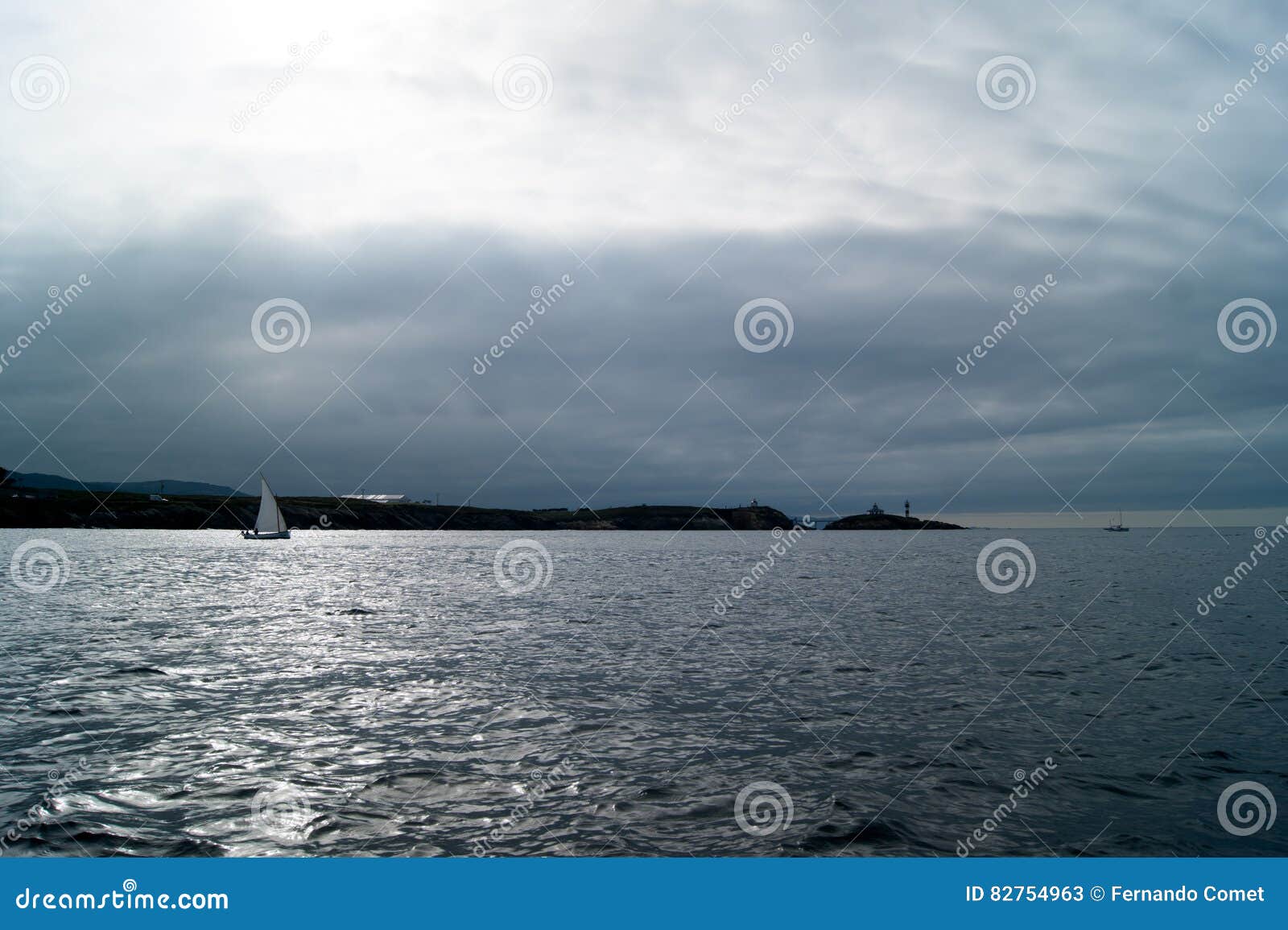 Faro De Isla Pancha, Ribadeo Imagen de archivo - Imagen de cielo, nube ...