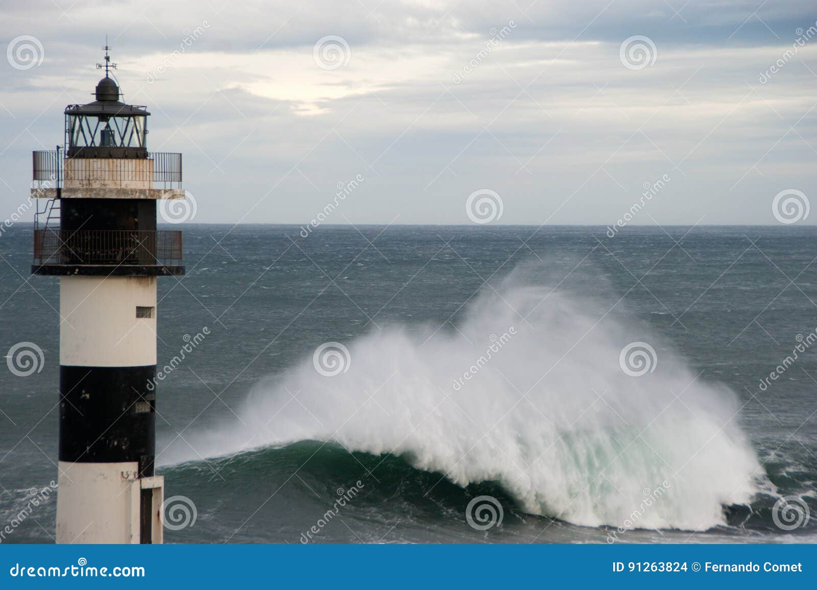Faro De Isla Pancha, Ribadeo Foto de archivo - Imagen de océano, agua ...