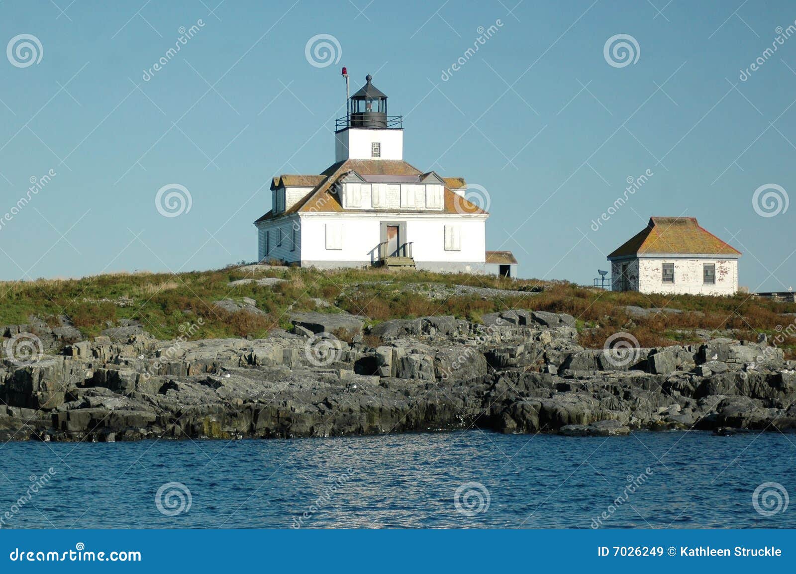 Faro de la roca del huevo imagen de archivo. Imagen de hermoso - 7026249