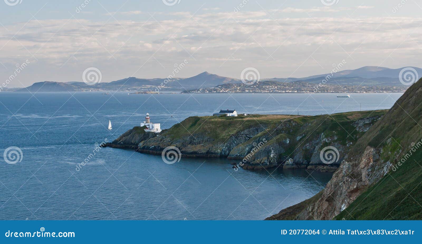 Faro Della Penisola Di Howth E Baia Di Dublino Fotografia Stock ...