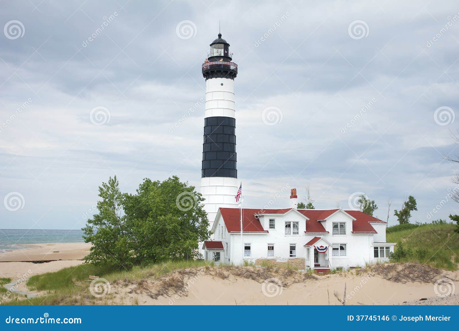 Faro di lago Michigan fotografia stock. Immagine di oceano - 37745146