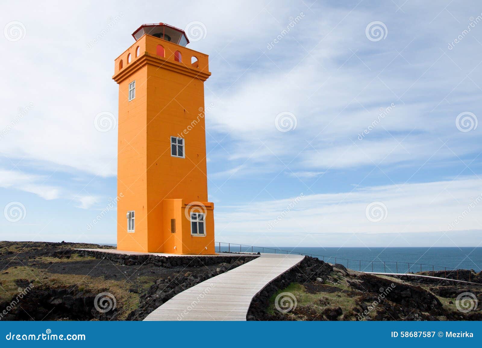 Faro Di Skalasnagi in Islanda Immagine Stock - Immagine di nessuno ...