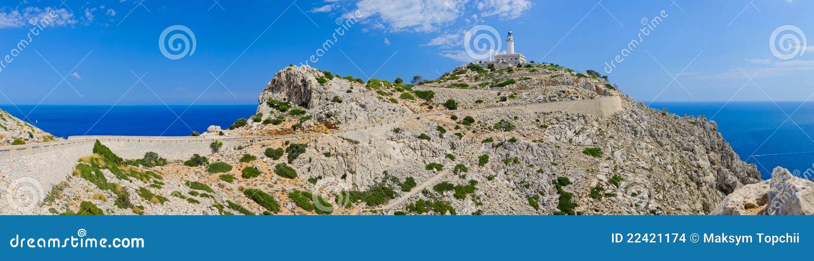Faro en el cabo Formentor. foto de archivo. Imagen de canal - 22421174