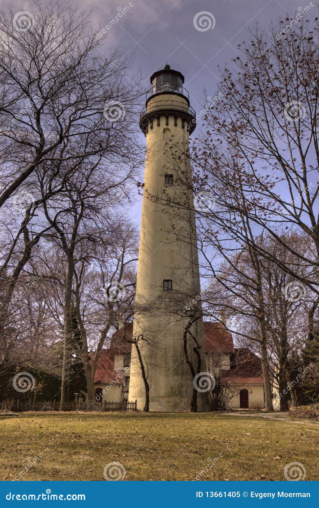Faro en el lago Michigan imagen de archivo. Imagen de marina - 13661405