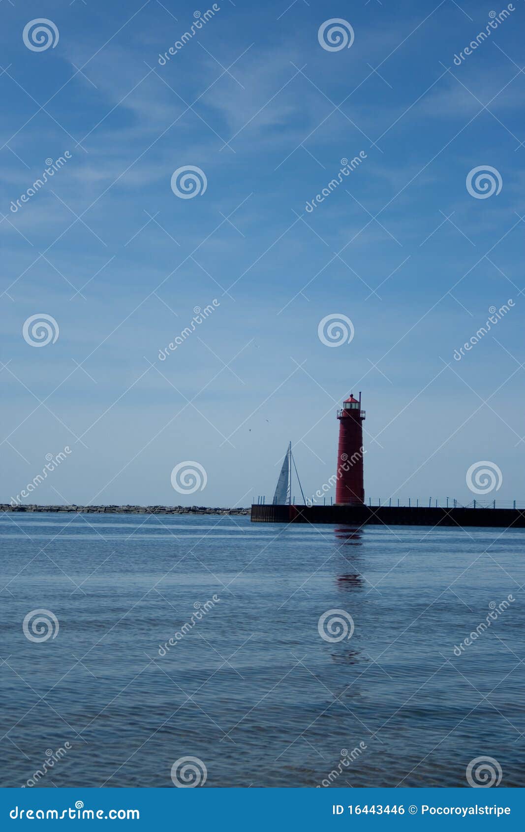 Faro en el lago Michigan foto de archivo. Imagen de recorrido - 16443446