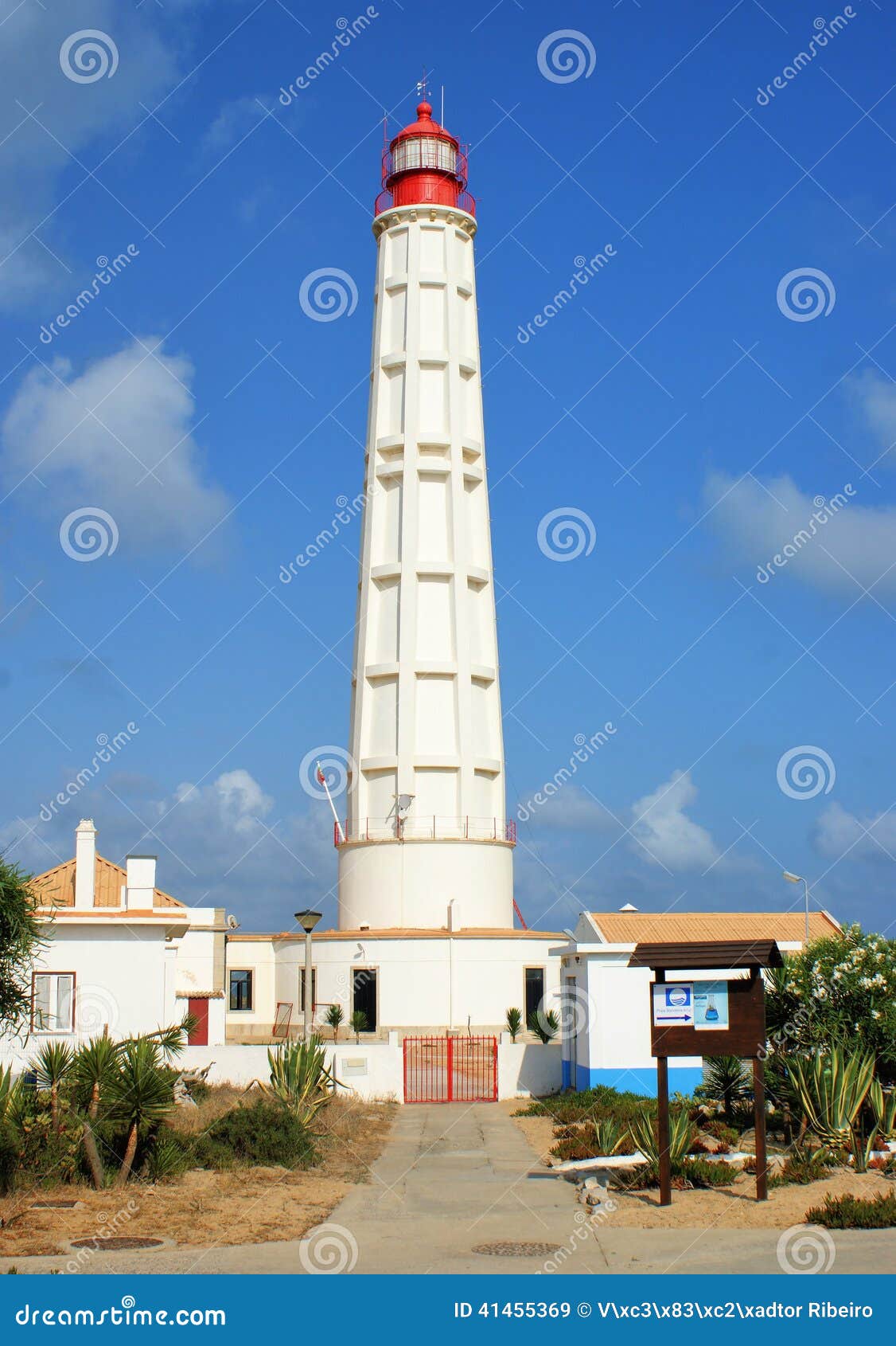 Faro en la isla de Farol imagen de archivo editorial. Imagen de faro ...