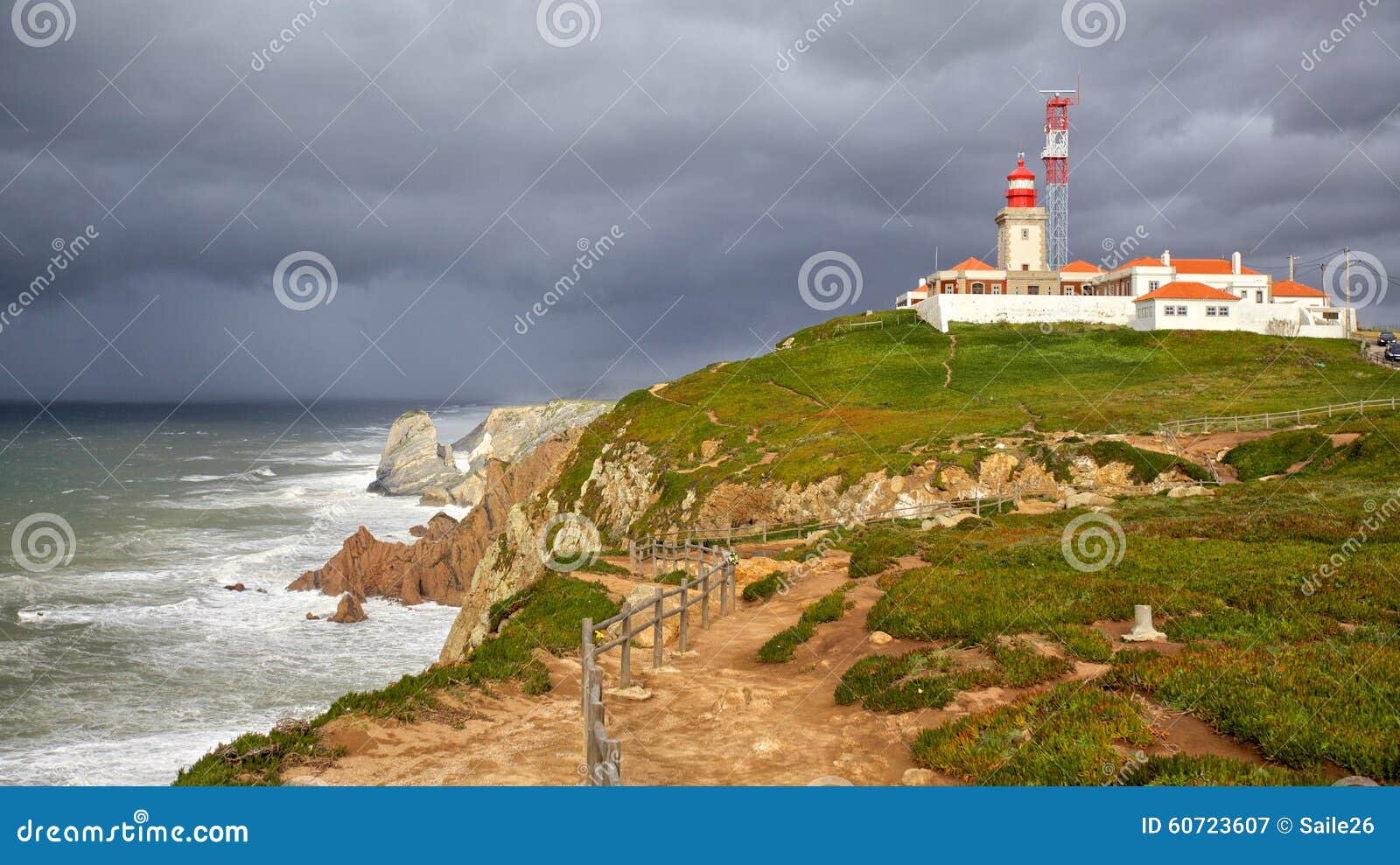 Faro en tormenta imagen de archivo. Imagen de punta, nubes - 60723607