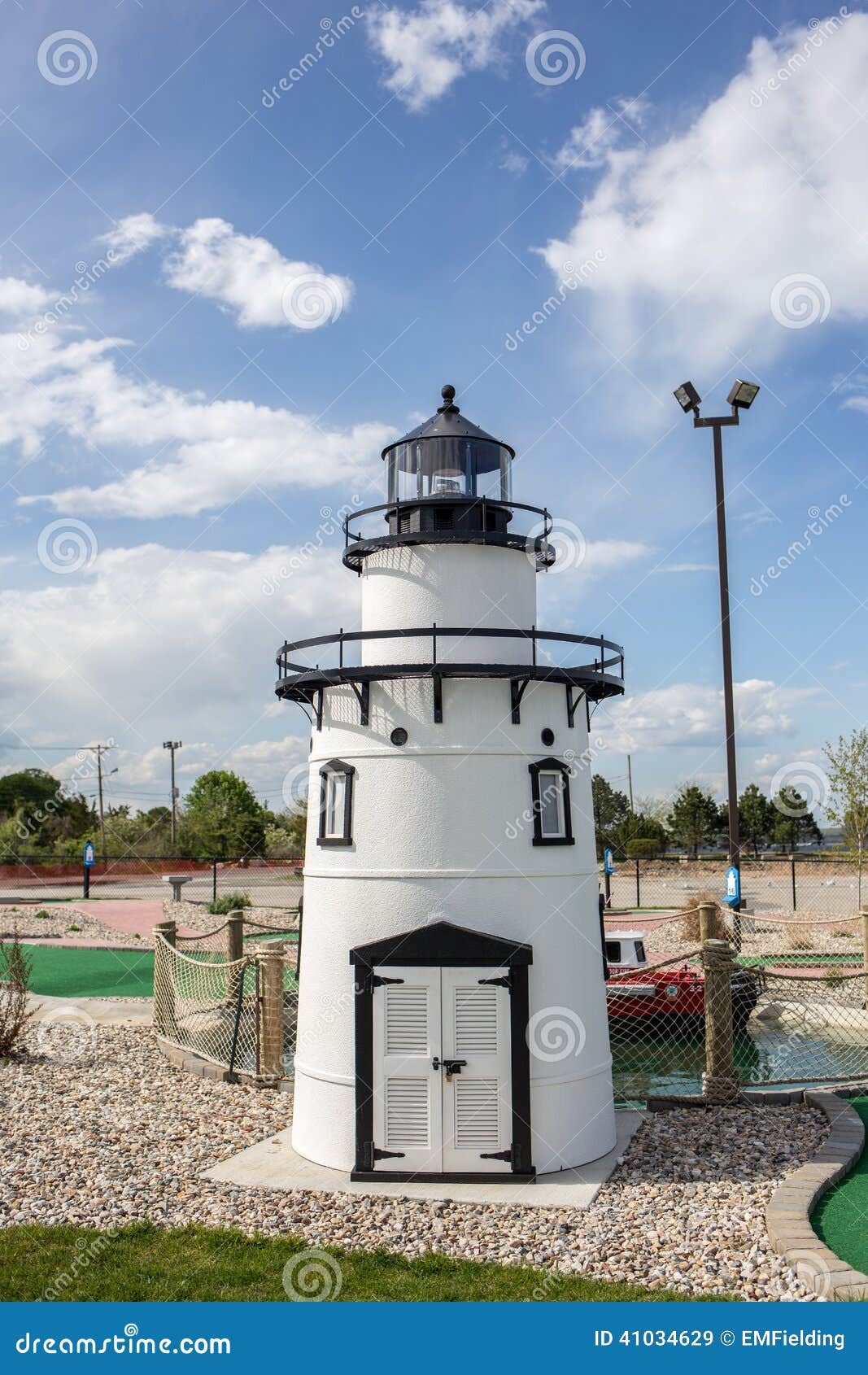 Faro en un mini golf imagen de archivo. Imagen de hospitalidad - 41034629