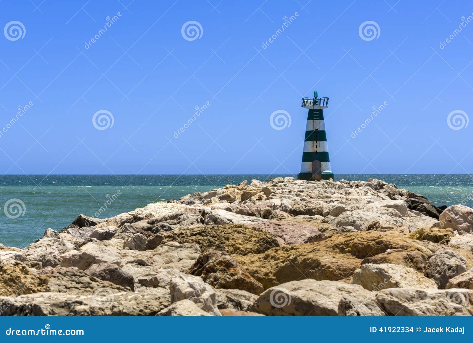 Faro Encendido Al Sur De Portugal Foto de archivo - Imagen de apacible ...