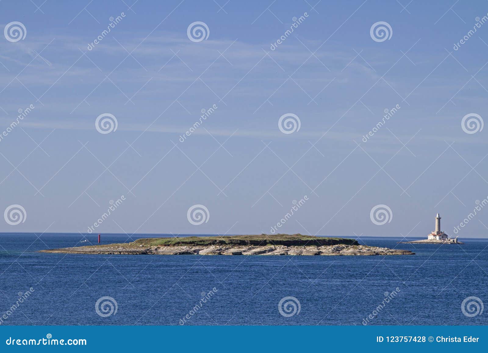 Faro Porer En Una Isla En Istria Foto de archivo - Imagen de faro ...