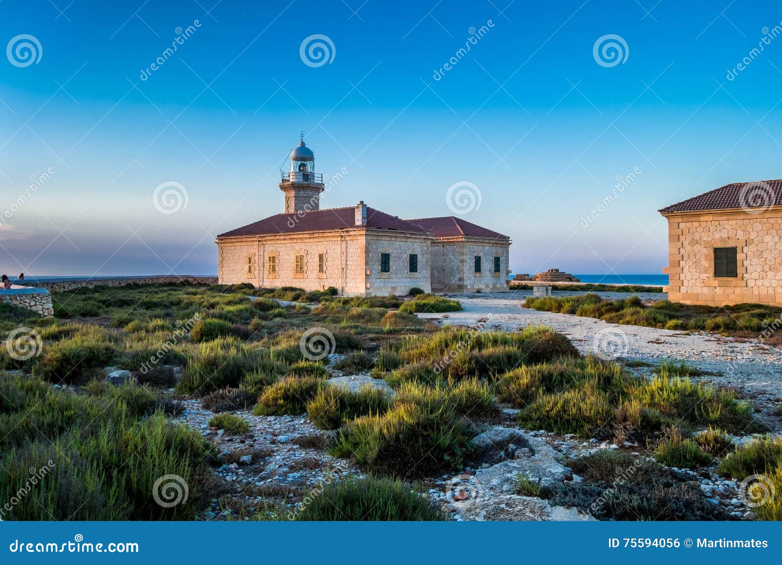 Faro Punta Nati, farol foto de stock. Imagem de sunset - 75594056