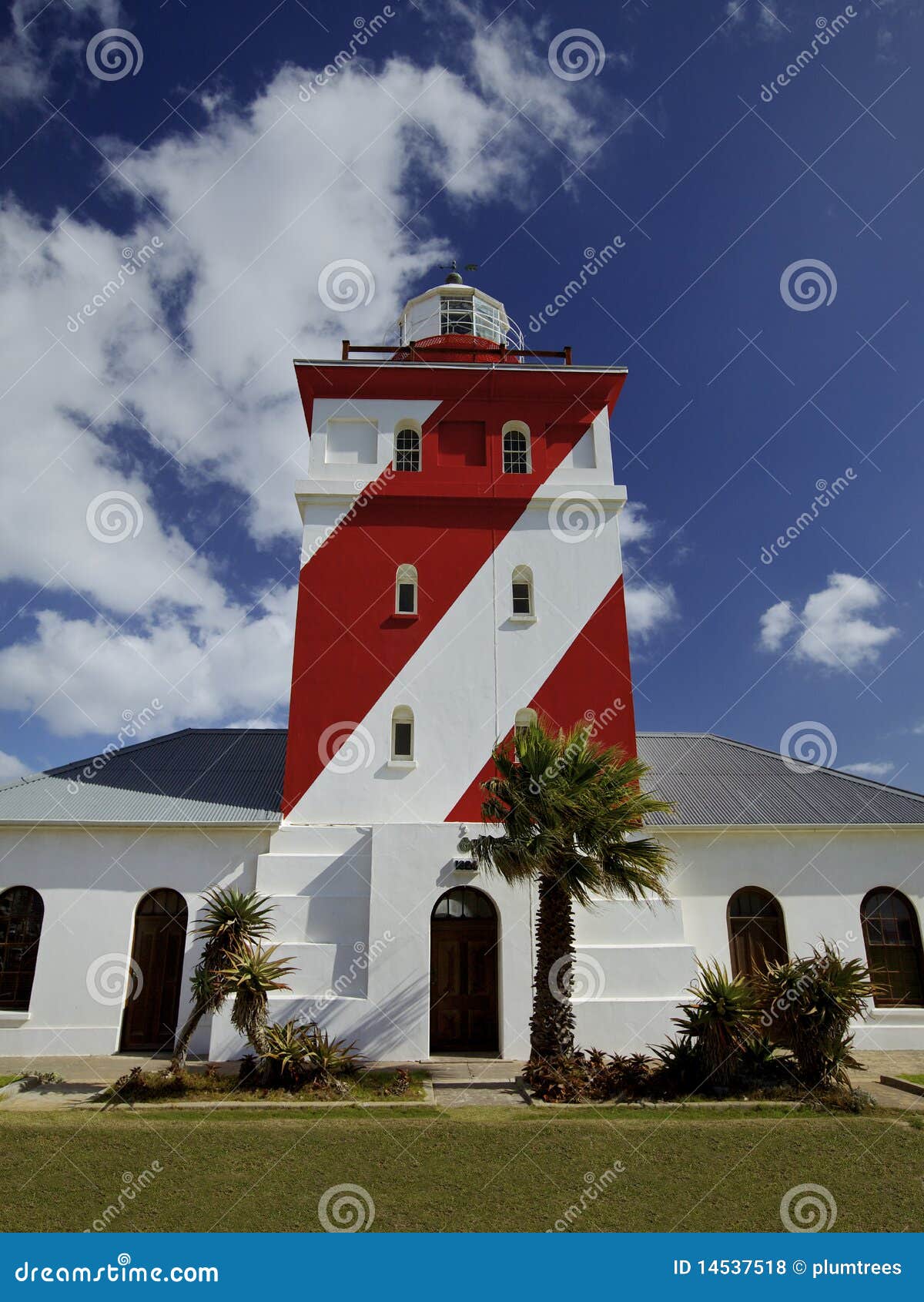 Faro Rojo Y Blanco En Greenpoint, Ciudad Del Cabo Foto de archivo ...