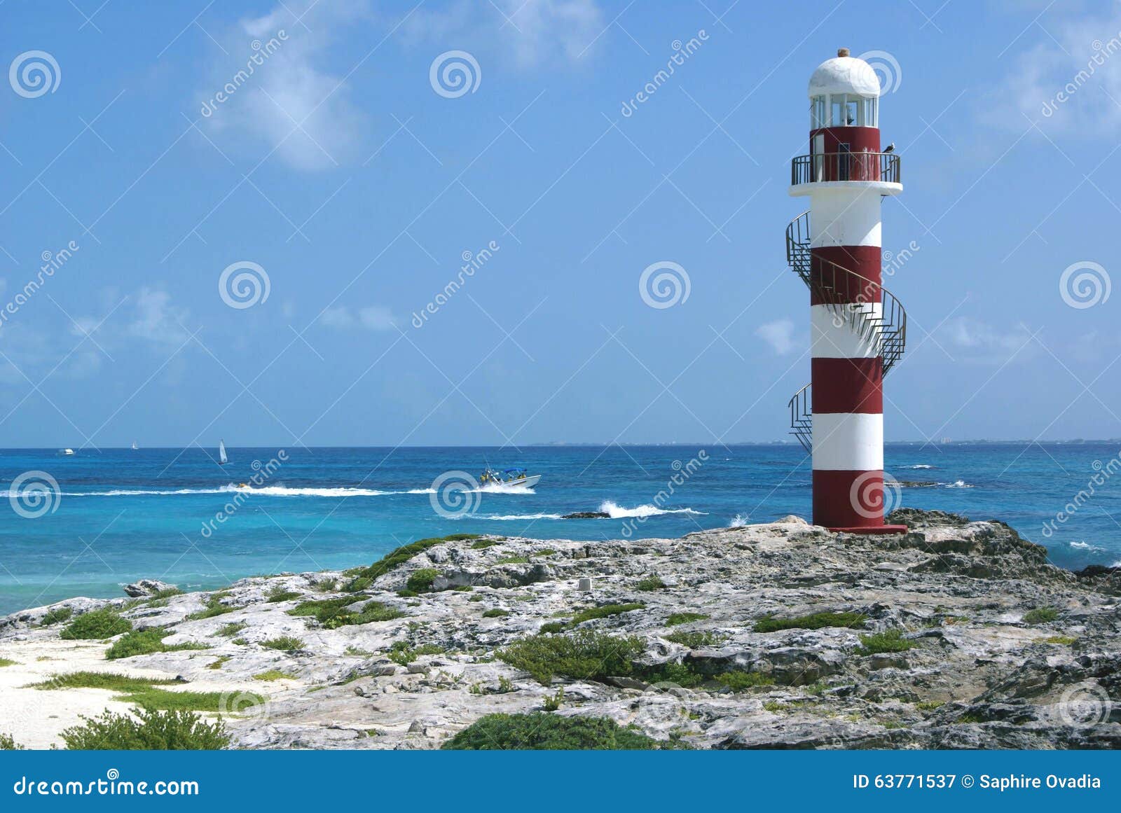 Faro Su Una Spiaggia in Cancun, Messico Immagine Stock - Immagine di ...