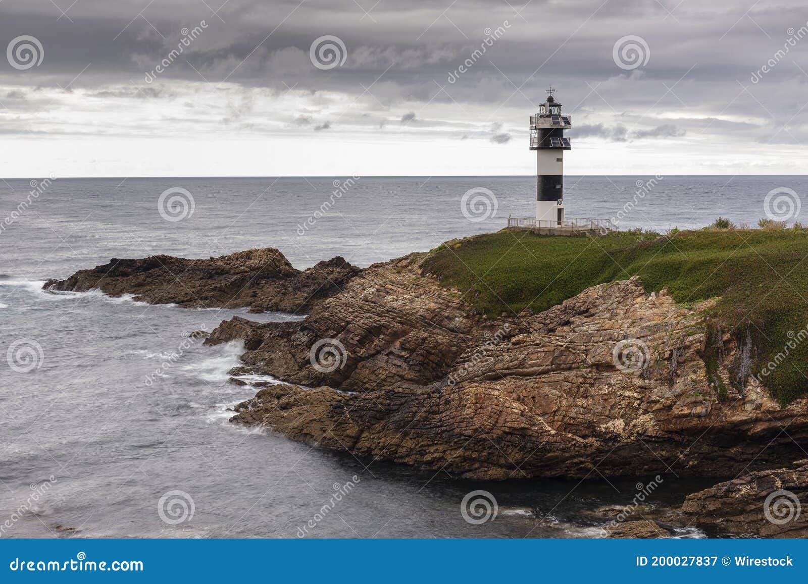 Farol De Illa Pancha Em Ribadeo Espanha Imagem de Stock - Imagem de ...