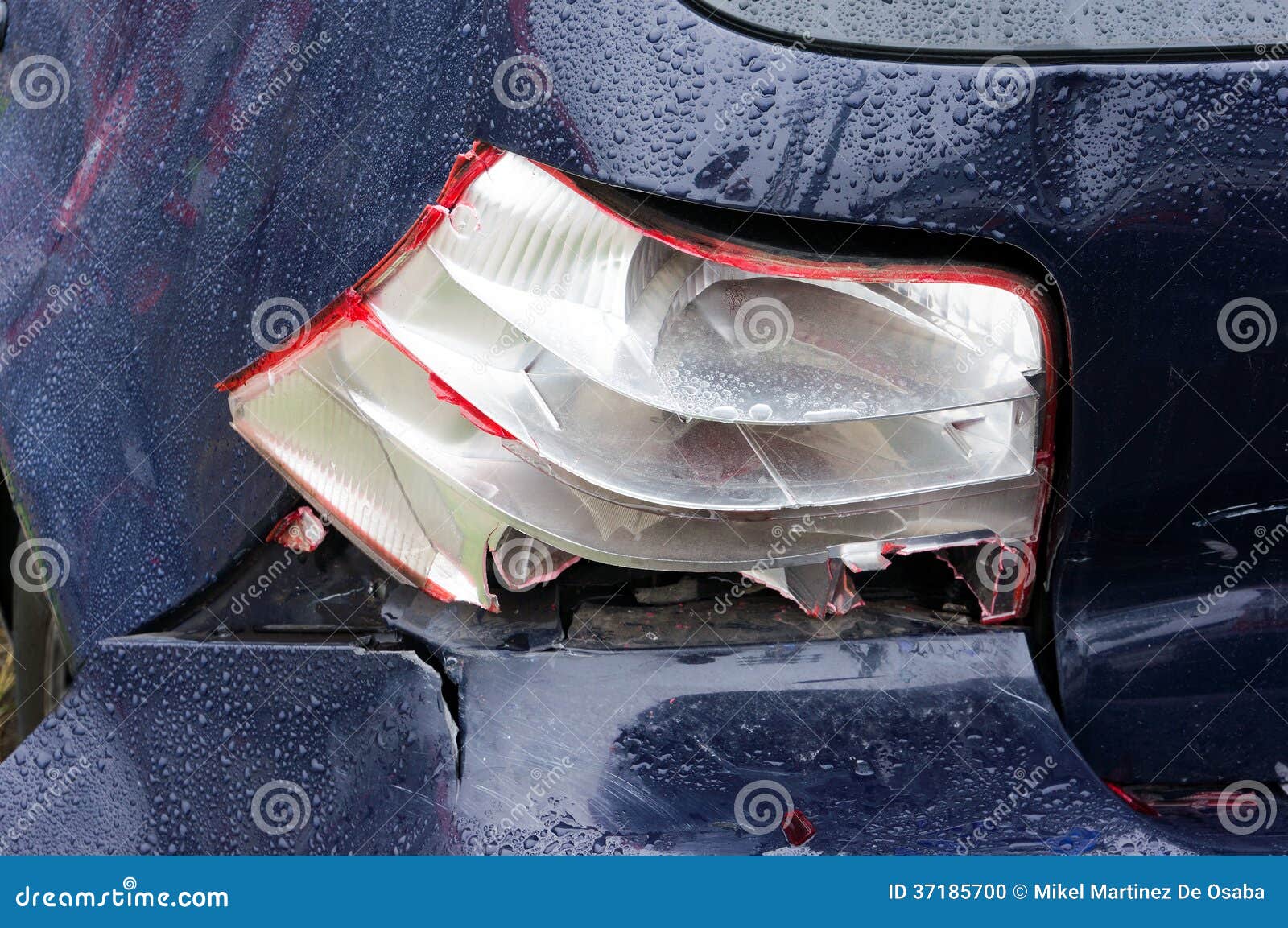 Farol Do Carro Quebrado No Acidente Foto de Stock - Imagem de quebrado ...