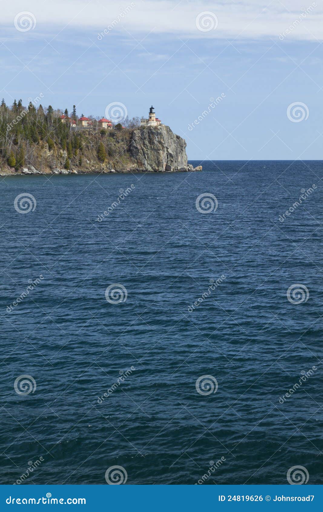 Farol rachado da rocha foto de stock. Imagem de superior - 24819626