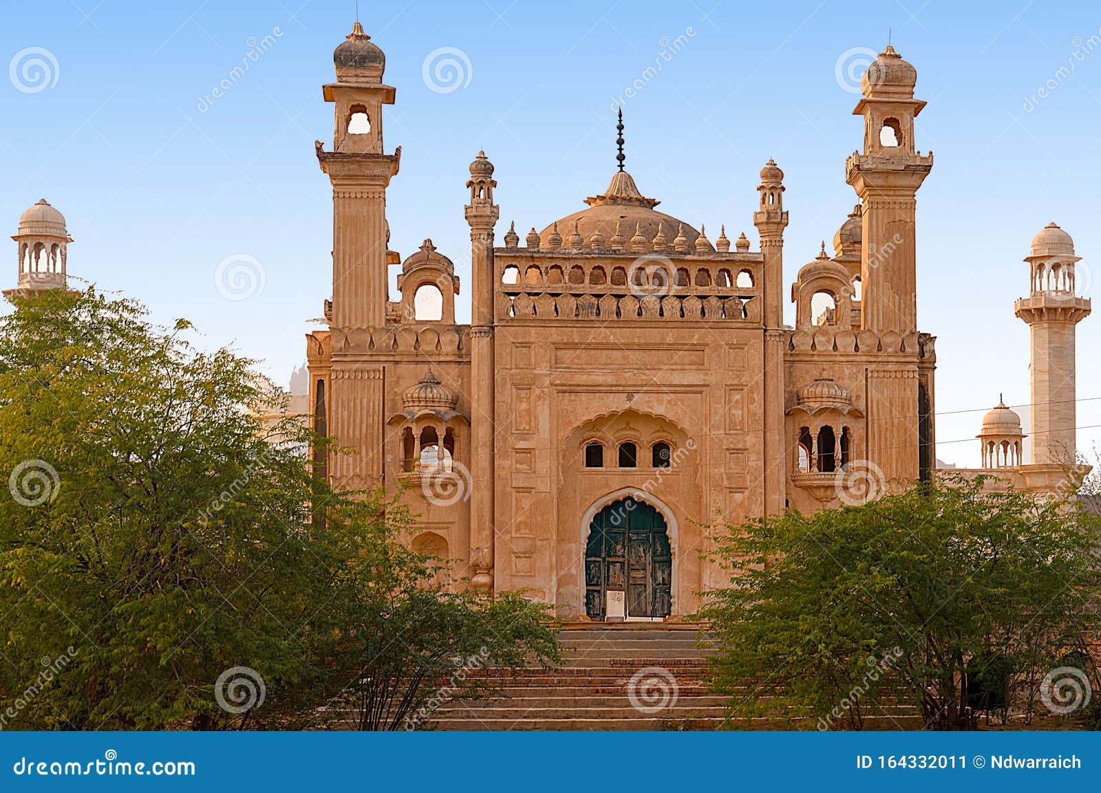 Fascinating Front View of the Mosque in the Desert Stock Image - Image ...