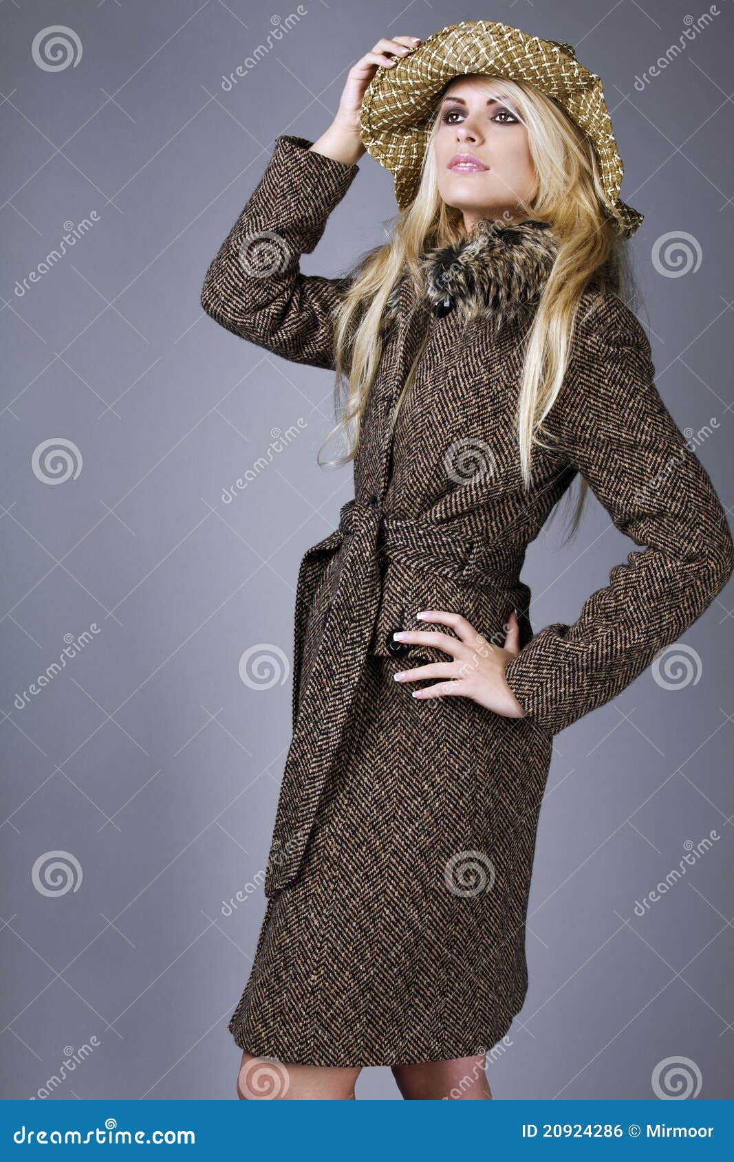 5,573 Fashion Model Posing Fall Collection Stock Photos - Free ...