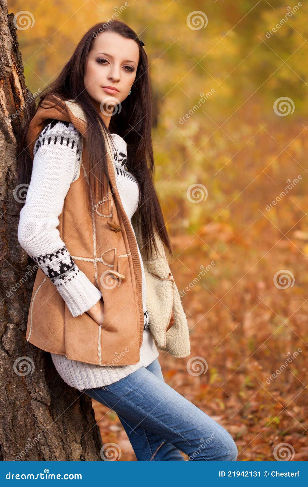 Fashion Model Standing Near Tree in Autmn Park Stock Image - Image of ...
