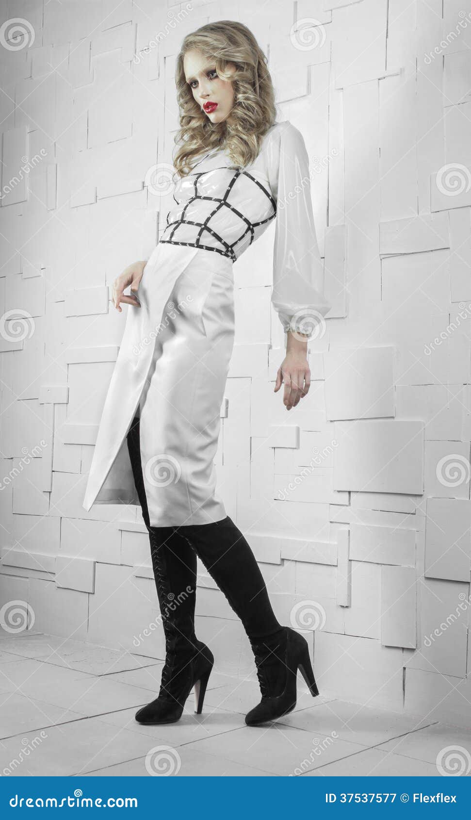 Fashion Model in White Suit Stock Image - Image of tredny, model: 37537577