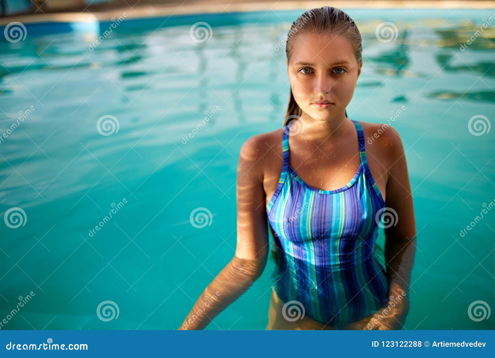 Fashion Photo Of Attractive Slim Woman With Long Blond Hair In Elegant