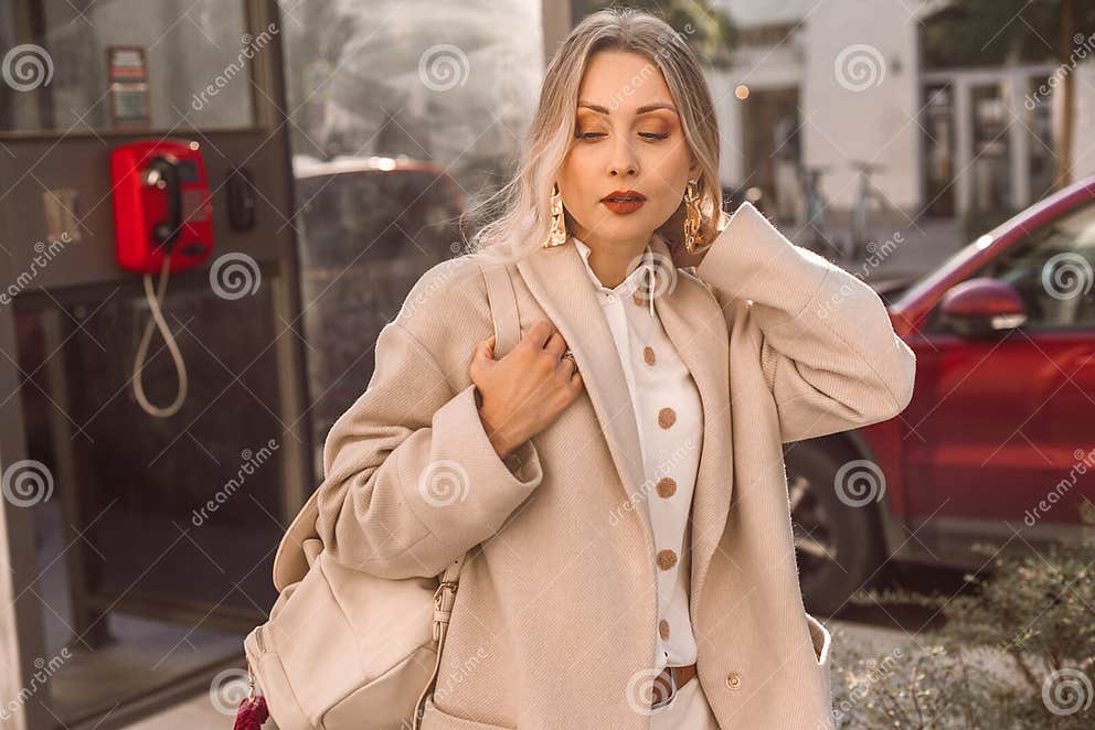 Fashion Woman Wearing Beige Coat On The Street Stock Image Image Of