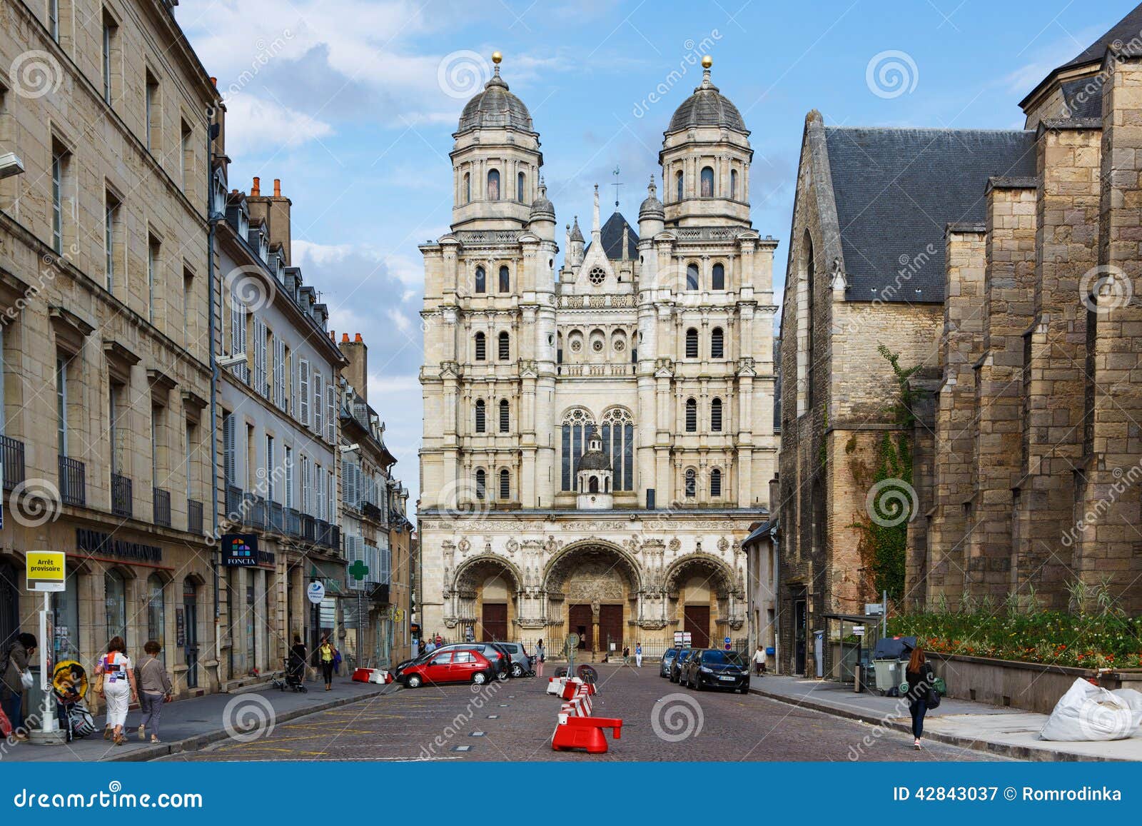 Fassade Der Saint-Michel-Kirche in Dijon, Frankreich Redaktionelles ...