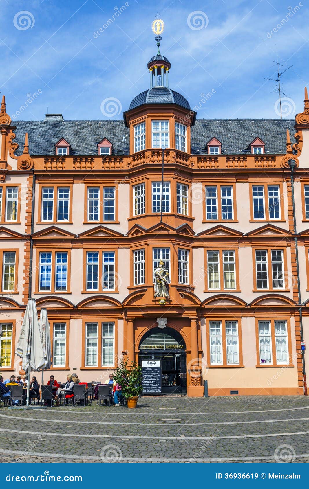 Fassade Von Gutenberg-Haus in Mainz Redaktionelles Stockbild - Bild von ...