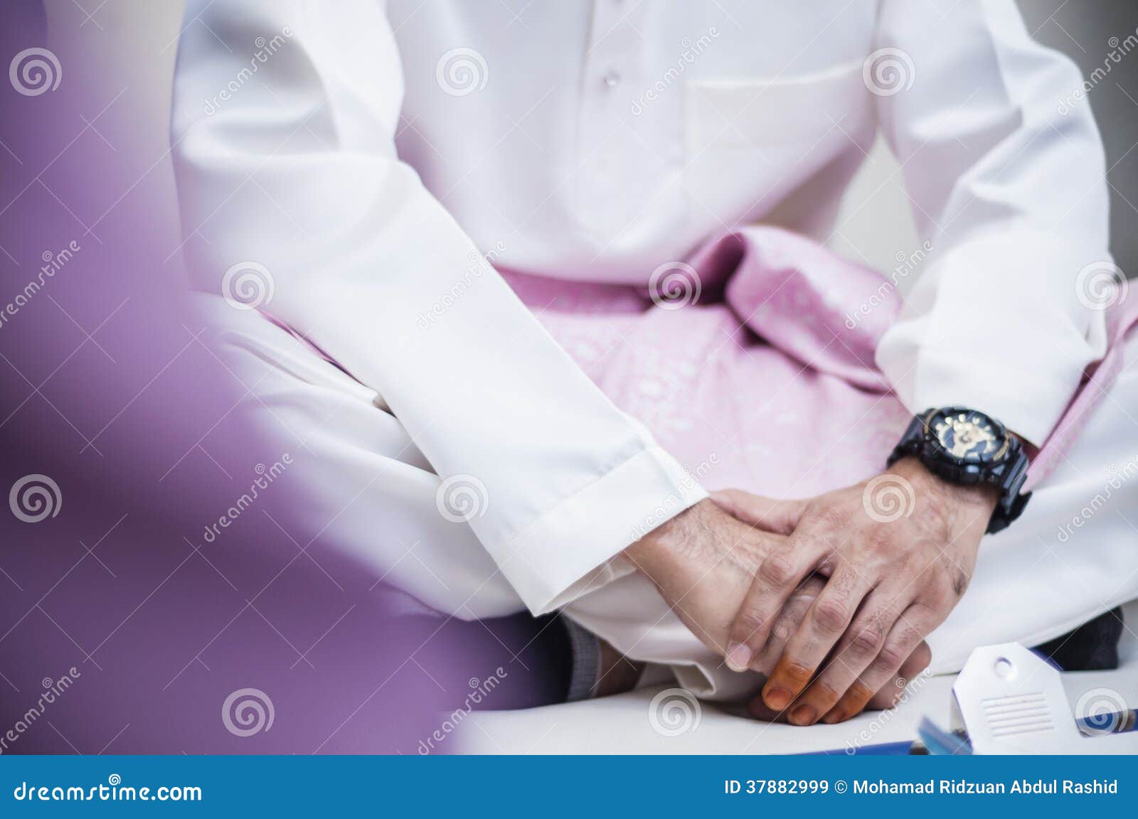 Fassen der Hand stockbild. Bild von dekoration, greifen - 37882999