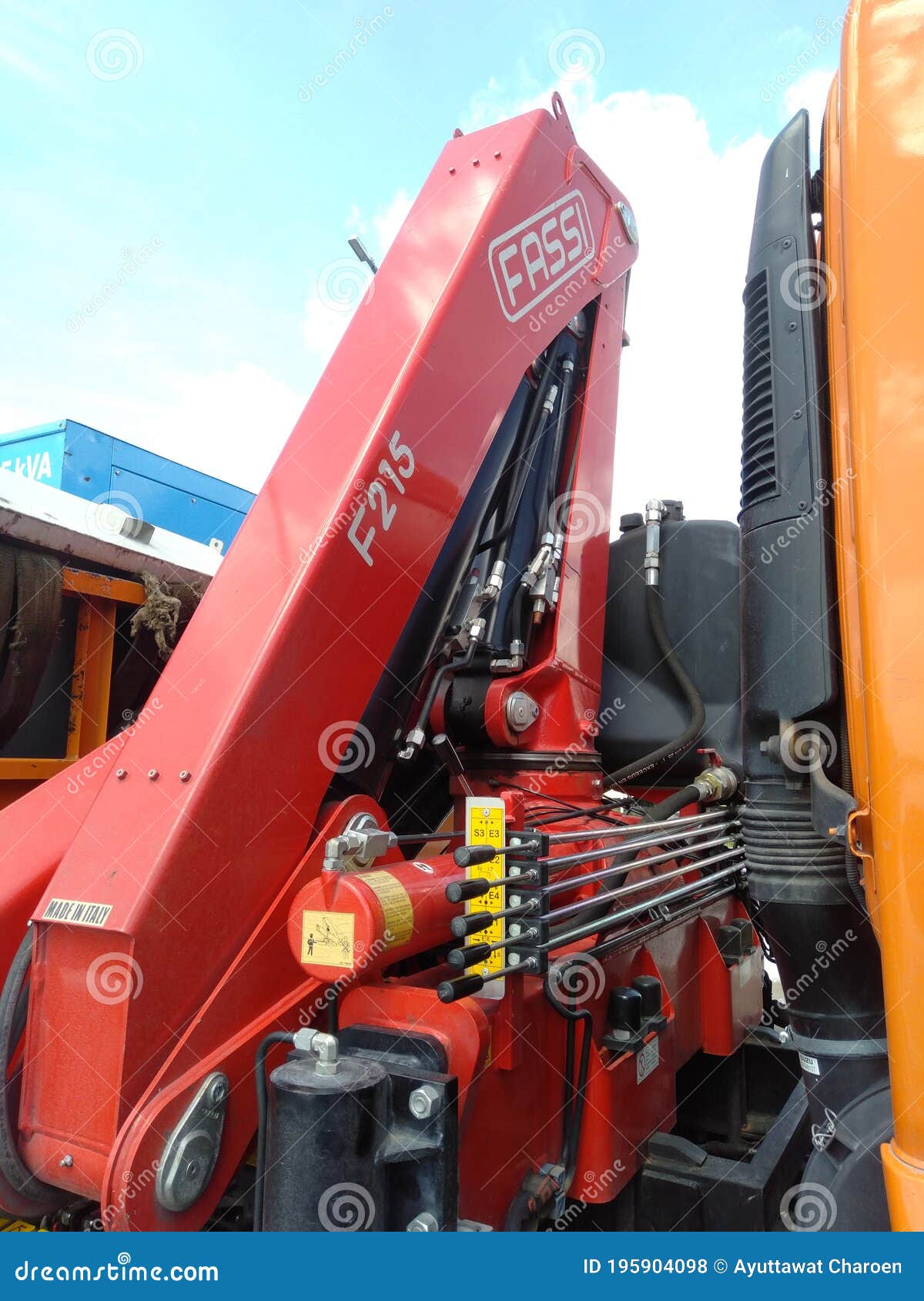 Fassi F215 Knuckle Boom Crane Foto de archivo editorial - Imagen de ...