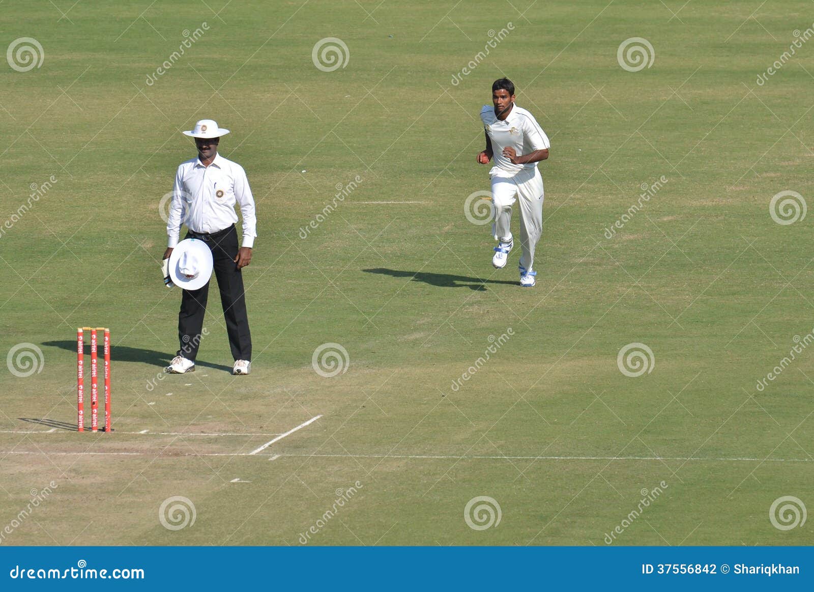 Fast Bowlers Runup In A Cricket Match Editorial Photography - Image ...