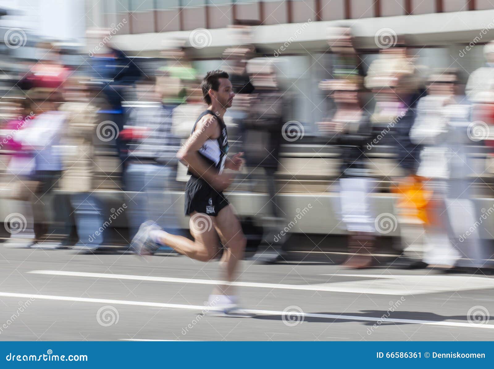Fast marathon runner editorial photo. Image of distance - 66586361