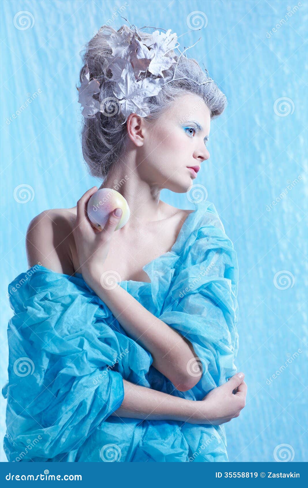 Fatato Congelato Con La Mela Immagine Stock - Immagine di europeo, modo ...