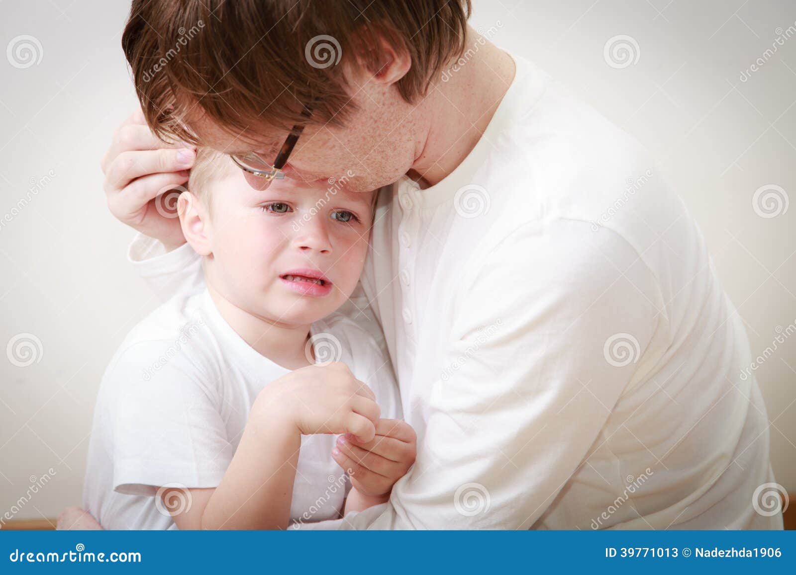 Father Comforting His Daughter Royalty-Free Stock Photography ... Father Comforting His Daughter Royalty-Free Stock Photography ...