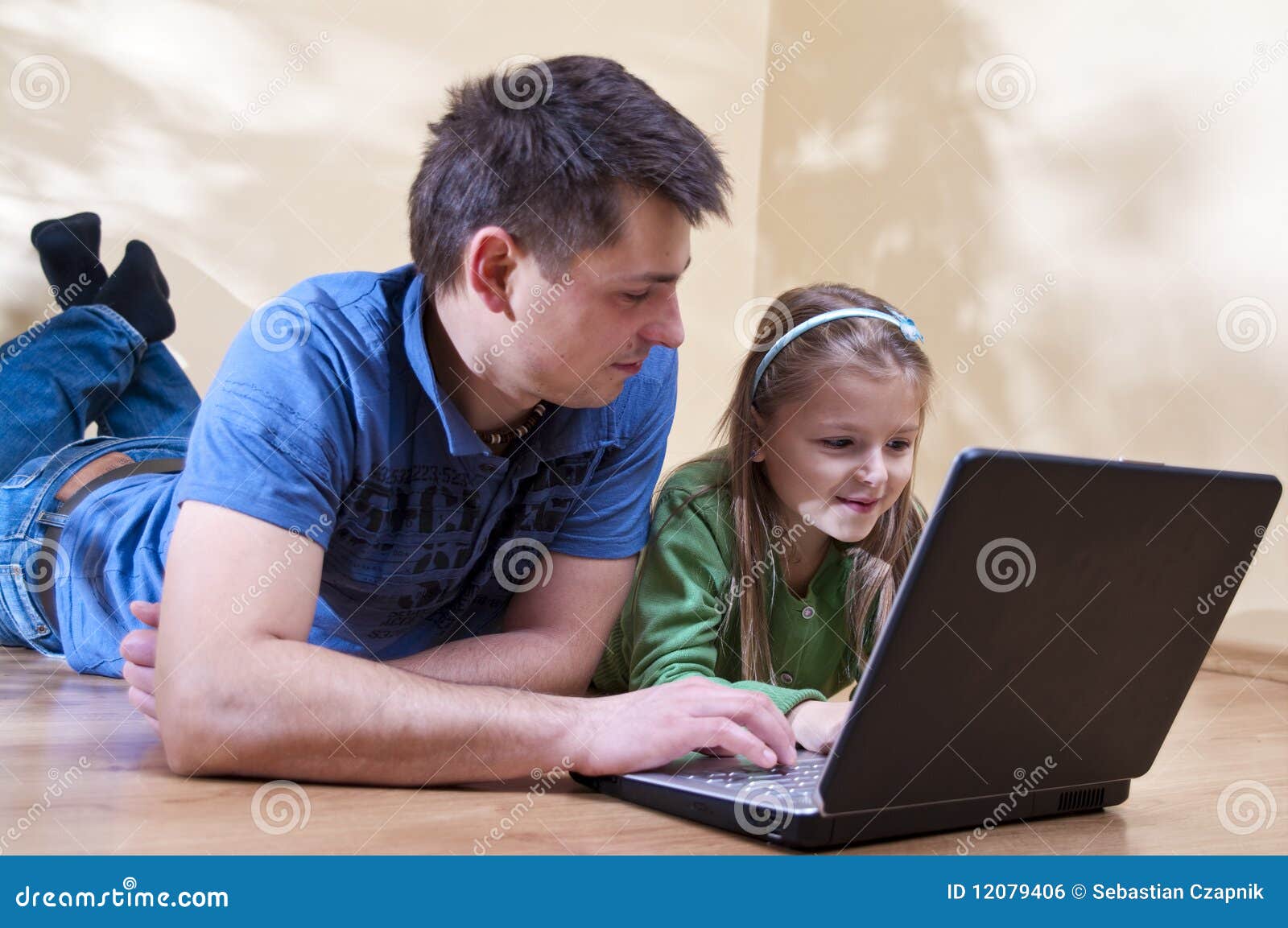 Father and Daughter on Laptop Stock Photo - Image of study, girl: 12079406