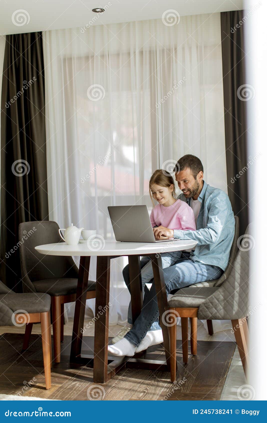Father and Daughter Using Laptop Computer Together Stock Image - Image ...
