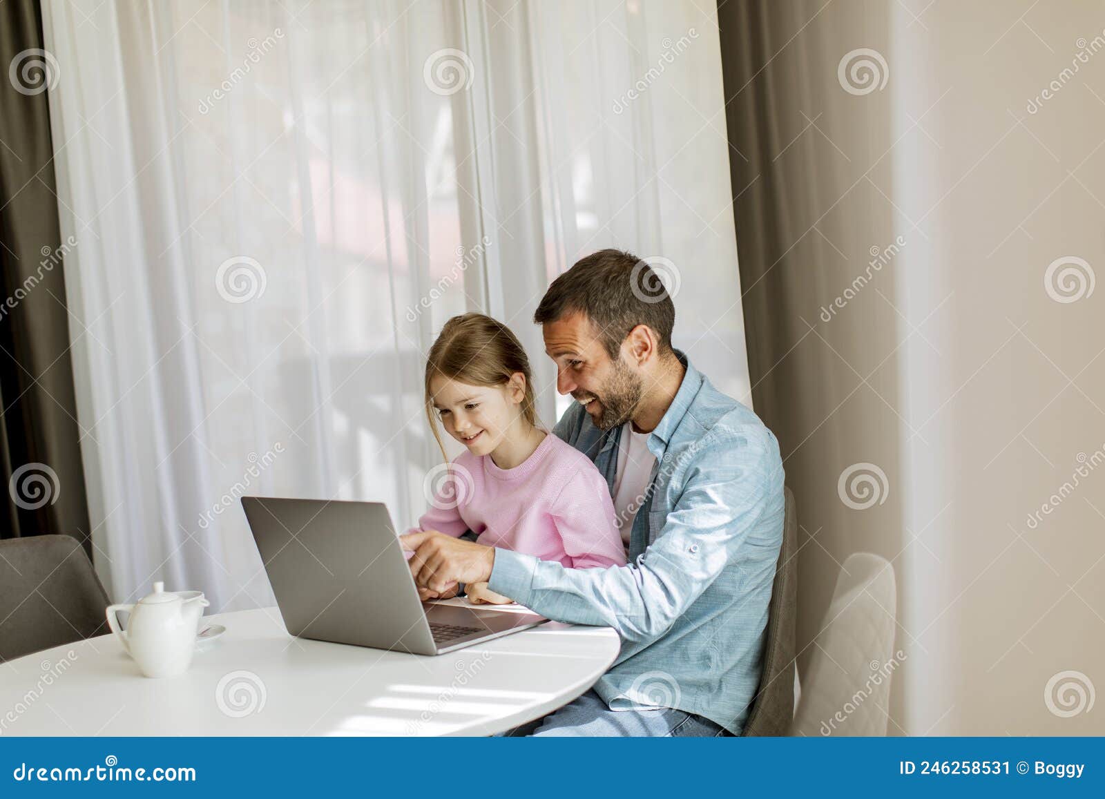 Father and Daughter Using Laptop Computer Together Stock Image - Image ...