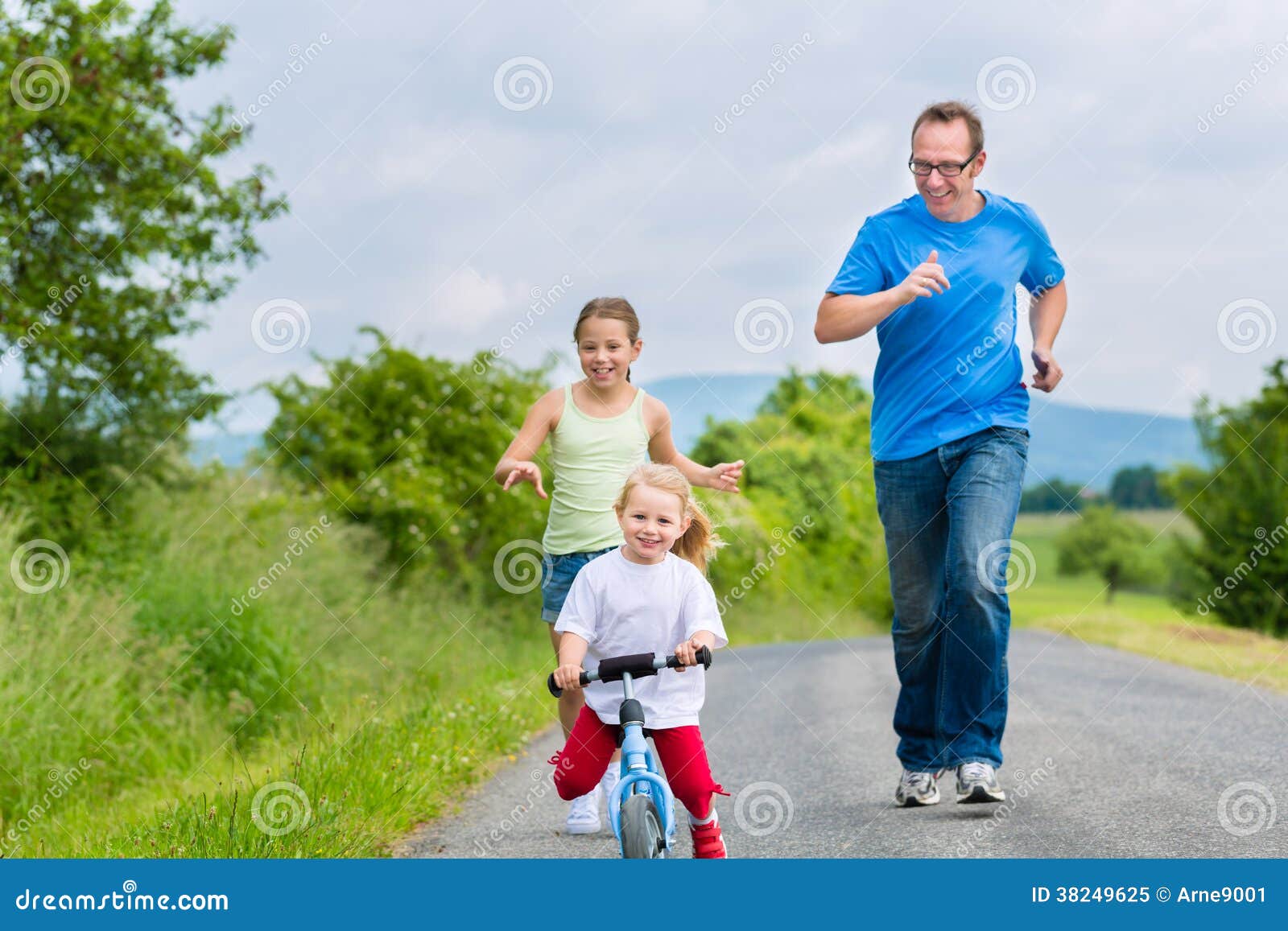 Father Daughters Running Street Photos - Free & Royalty-Free Stock ...