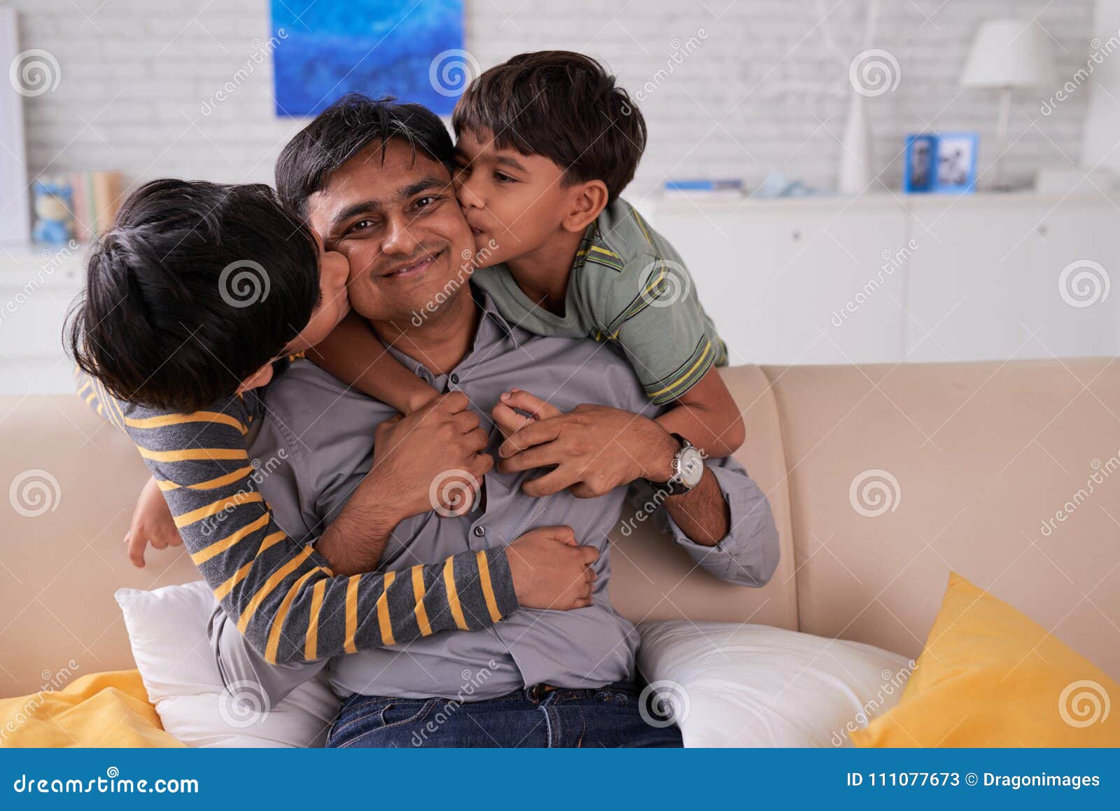 Fatherhood stock afbeelding. Image of zorg, zoon, geluk - 111077673