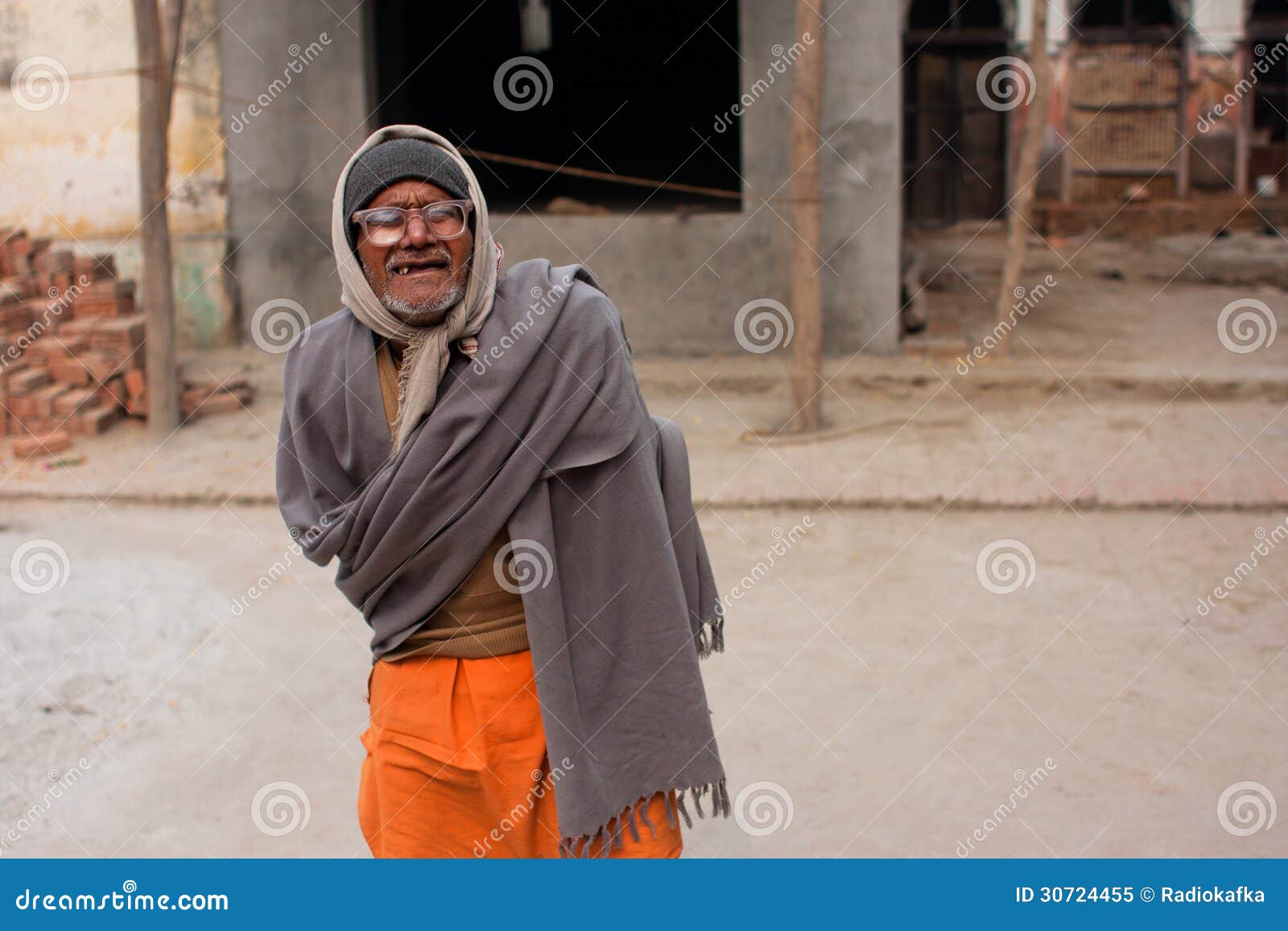 Fattig Indisk Man I Exponeringsglas Redaktionell Foto - Bild av uttryck ...