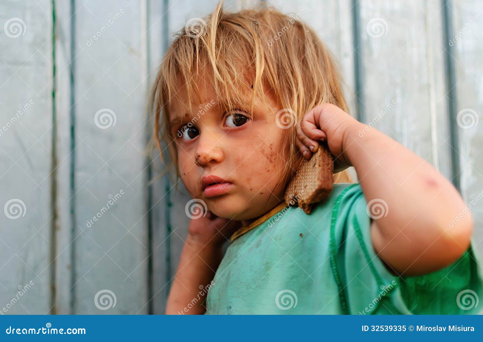 Fattiga barn fotografering för bildbyråer. Bild av begrepp - 32539335