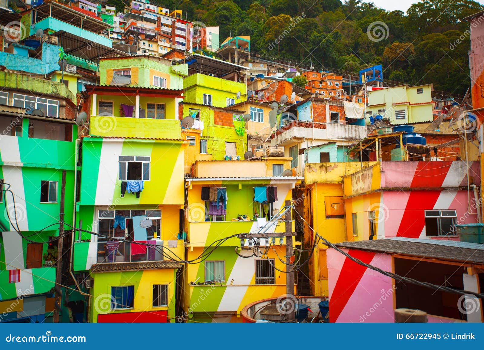 Favela image stock. Image du fleuve, photo, rose, montagne - 66722945