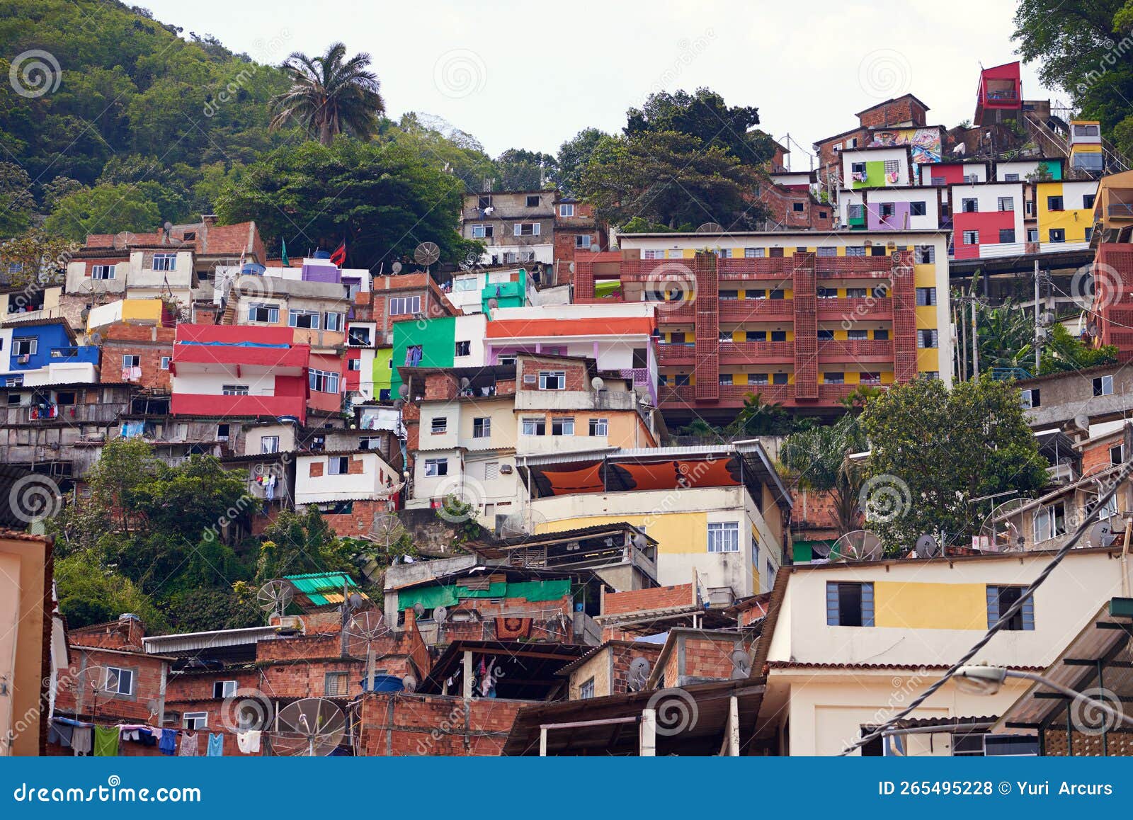 A Favela Rocinha. Favela No Rio De Janeiro. Foto de Stock Editorial ...