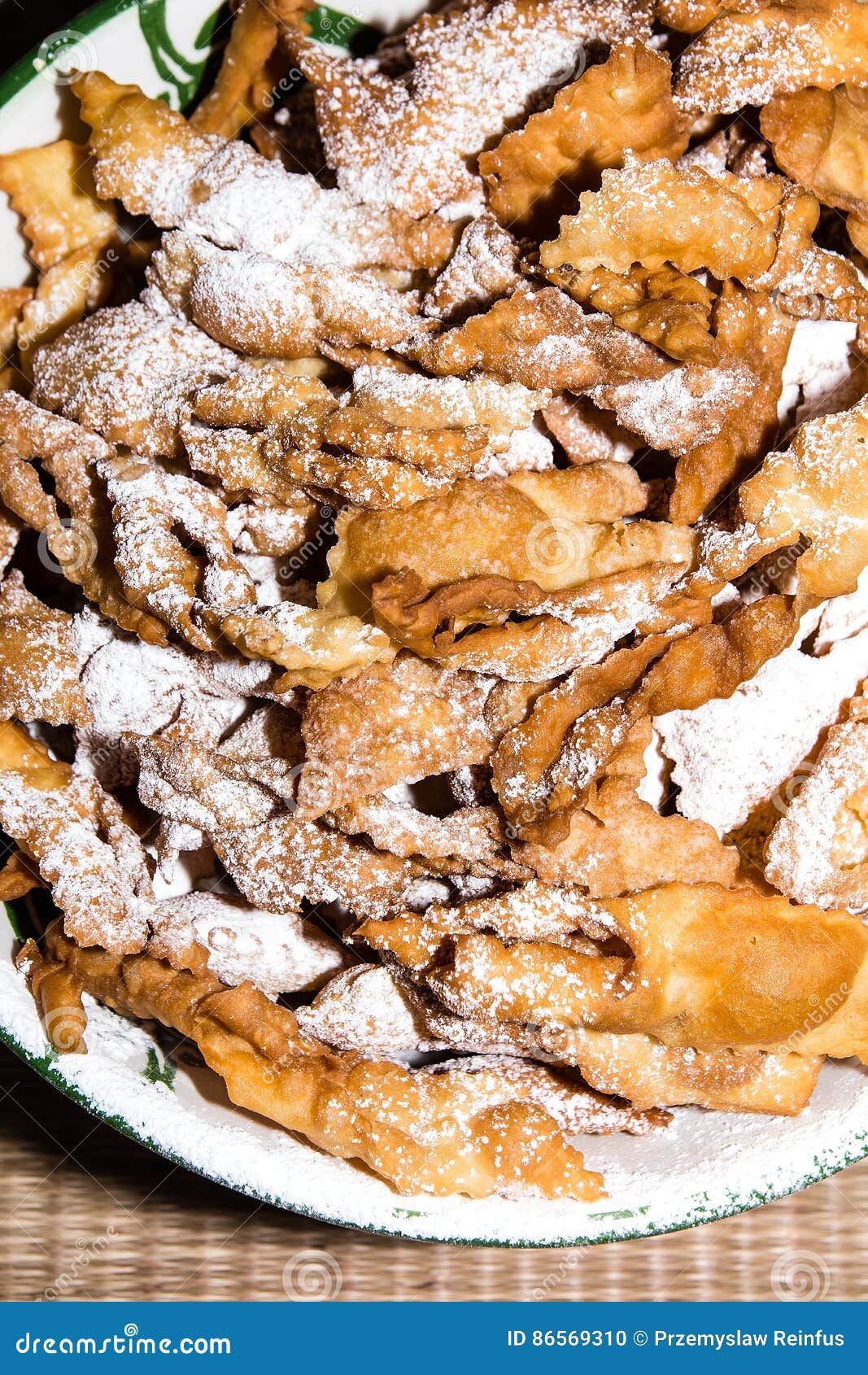 Faworki - Galletas Tradicionales De Polonia Foto de archivo - Imagen de ...