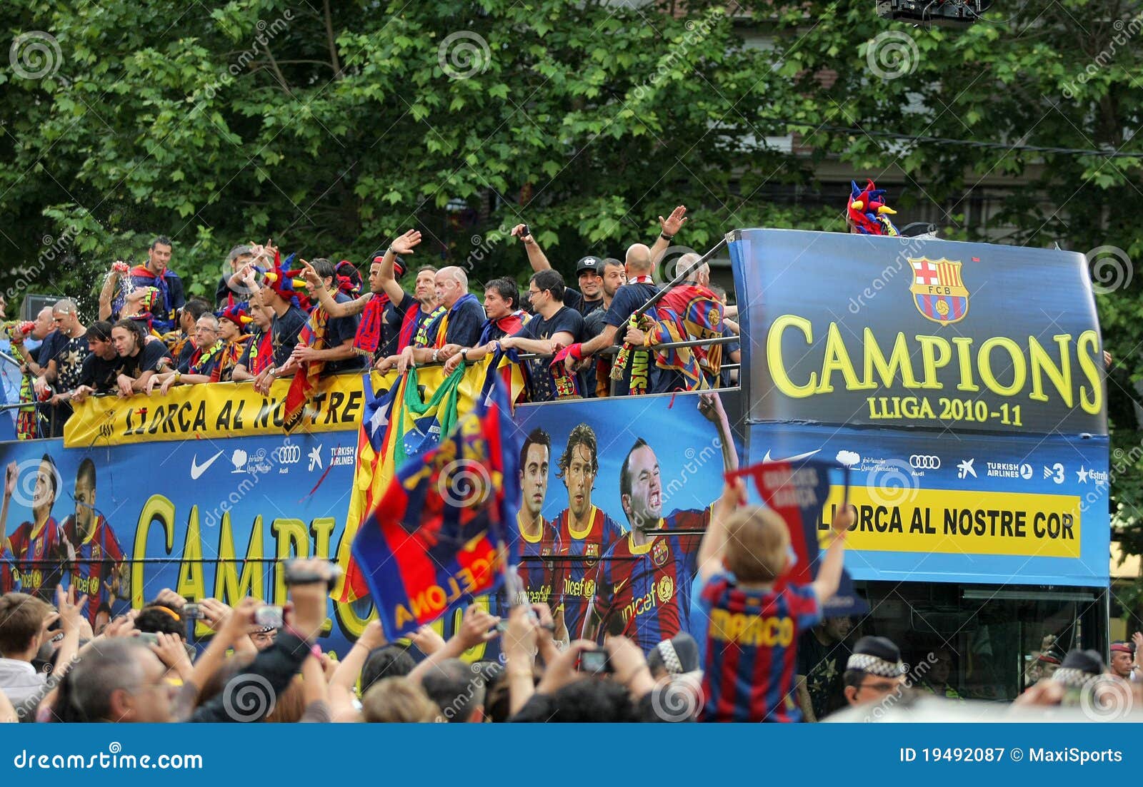 FC Barcelona players Bus editorial photography. Image of futbol - 19492087