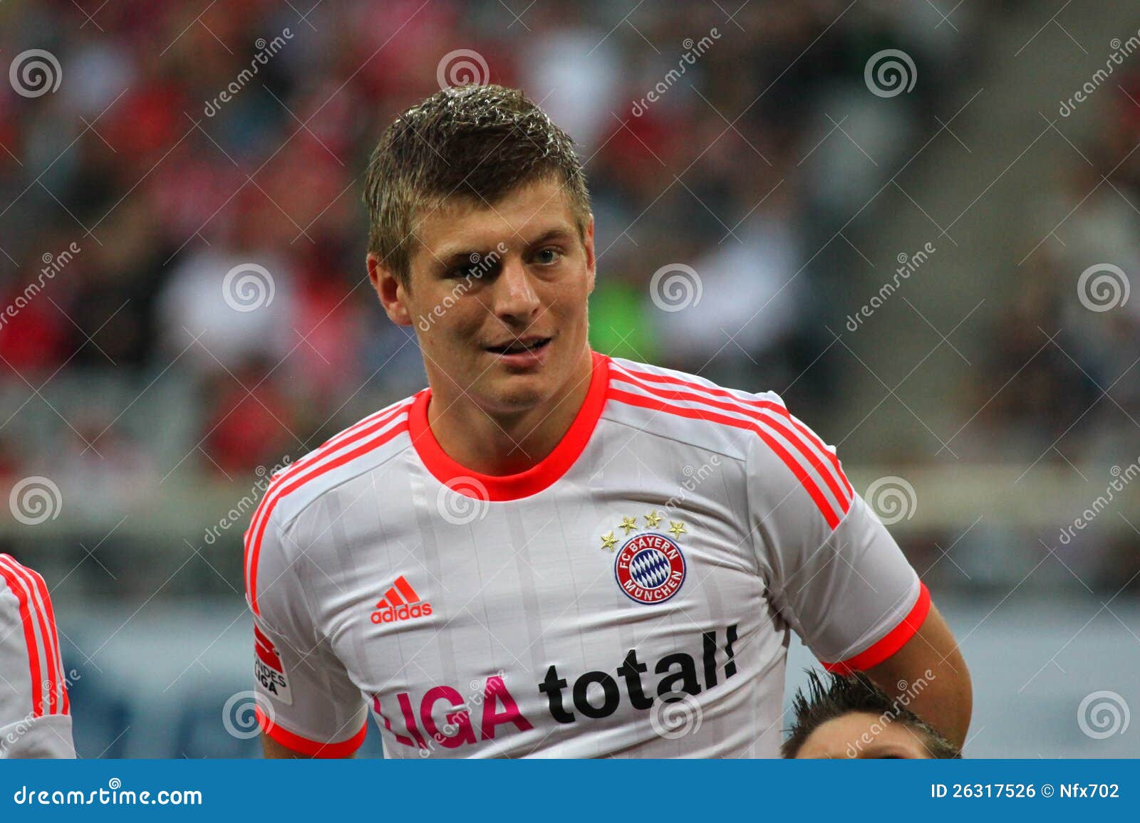 FC Bayerns Toni Kroos editorial photo. Image of bayern - 26317526